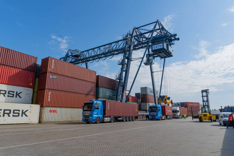 Container Overslag op Container Terminal Doesburg